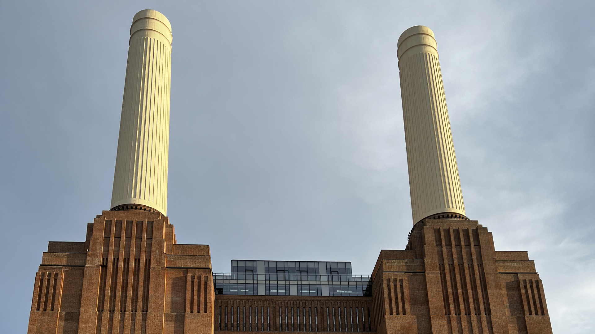 Public excluded as council discusses Battersea land deal in secret ...