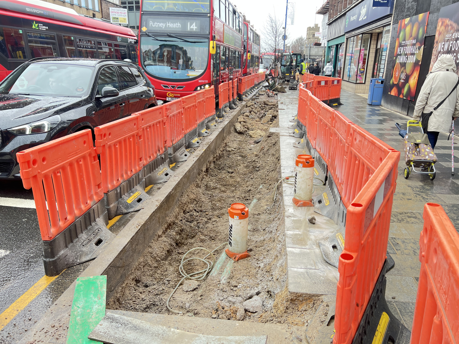 Putney High Street roadworks progress on two fronts this week - Putney.news
